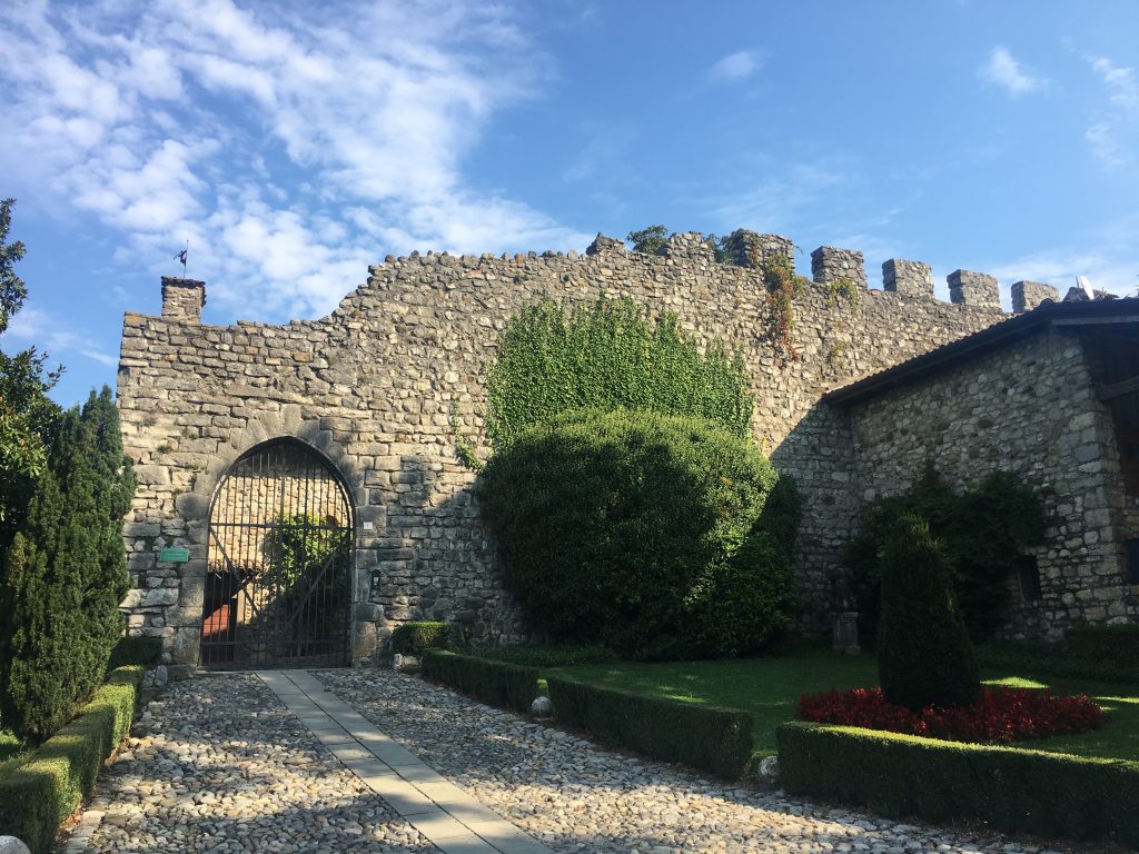 Alla scoperta del Castello di Monasterolo sul lago d'Endine - COSE DI ...